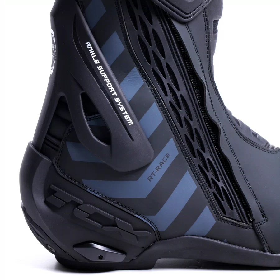 Men's Motorbike boots for track, road, adventure | Dainese