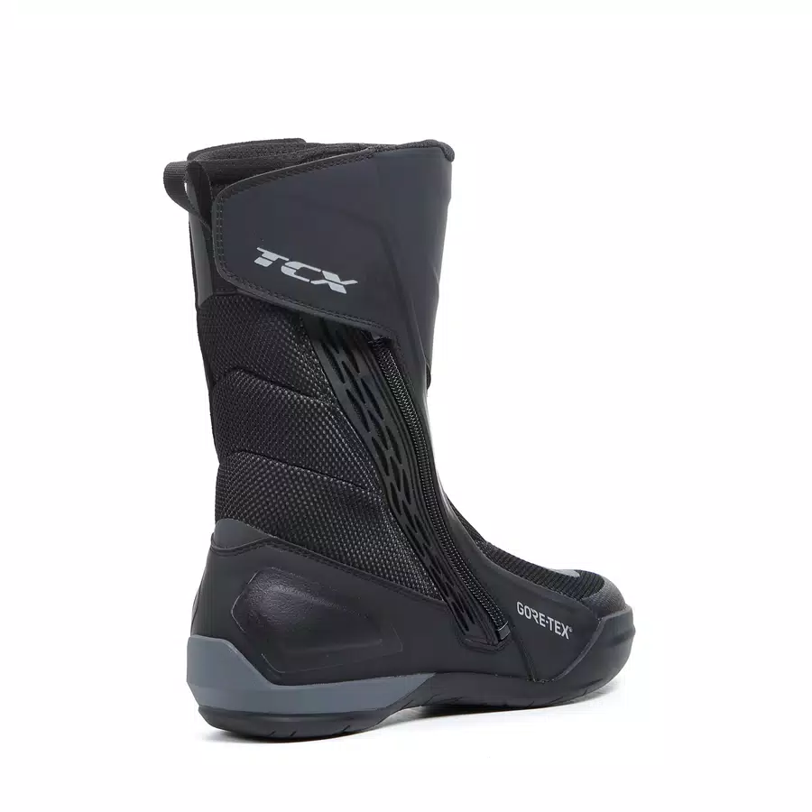 Men’s Motorcycle Boots – Sport, Touring & Urban Riding | Dainese