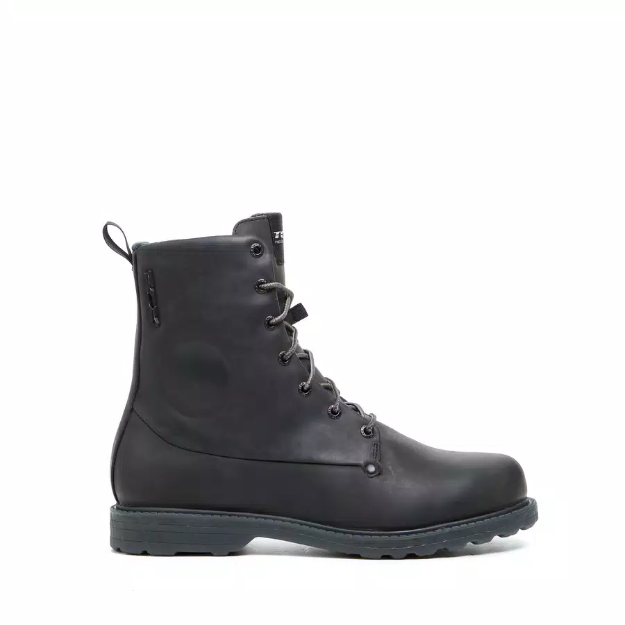 Men’s Motorcycle Boots – Sport, Touring & Urban Riding | Dainese