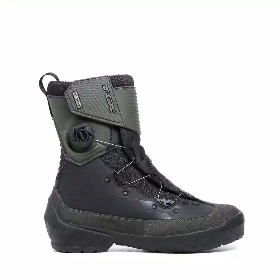Men’s Motorcycle Boots – Sport, Touring & Urban Riding | Dainese