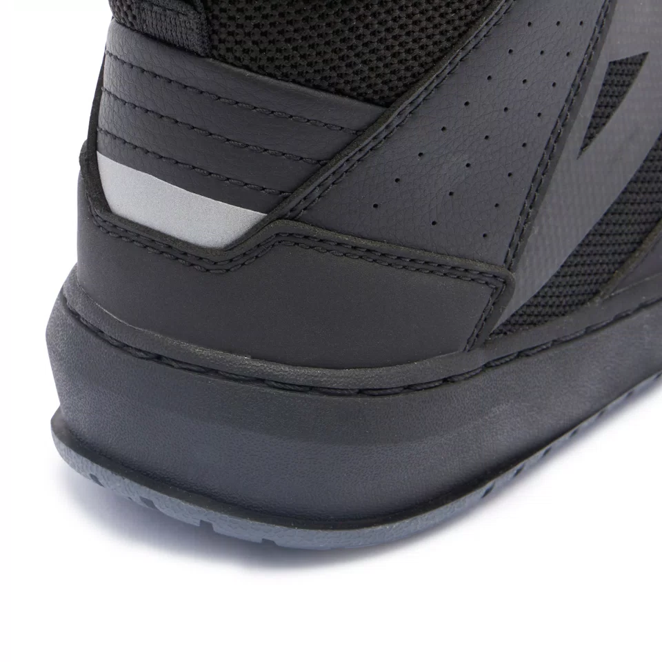 SUBURB AIR SHOES | BLACK/BLACK | Dainese