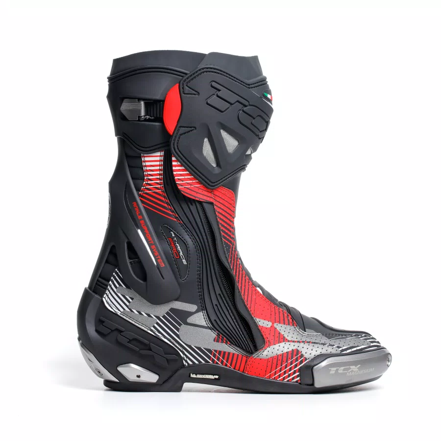 Men's Motorbike boots for track, road, adventure | Dainese