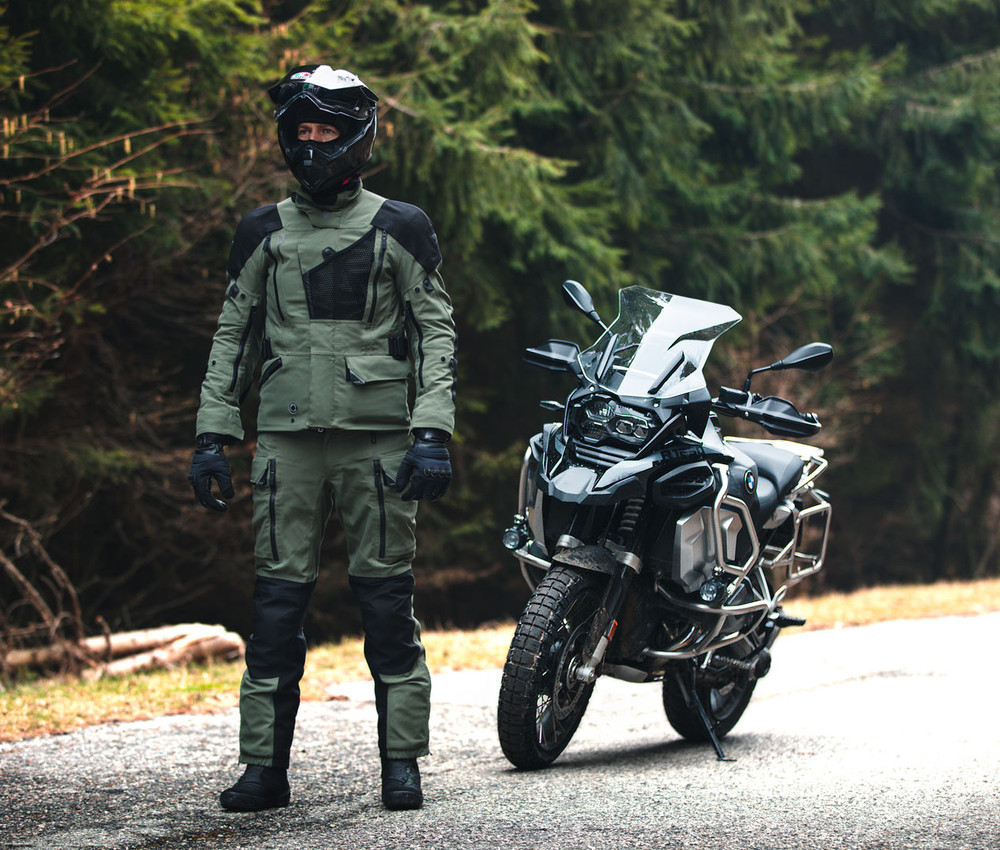 Dainese Infinity Bluetooth Motorcycle Helmet | Reviewmotors.co